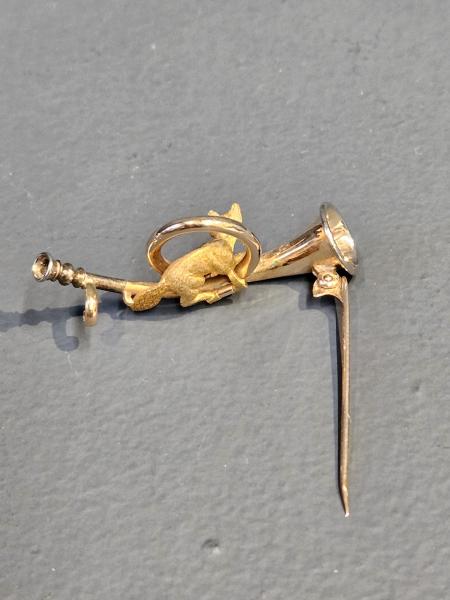 Gold Fox & Hunting Horn Brooch | Sturmans Antiques