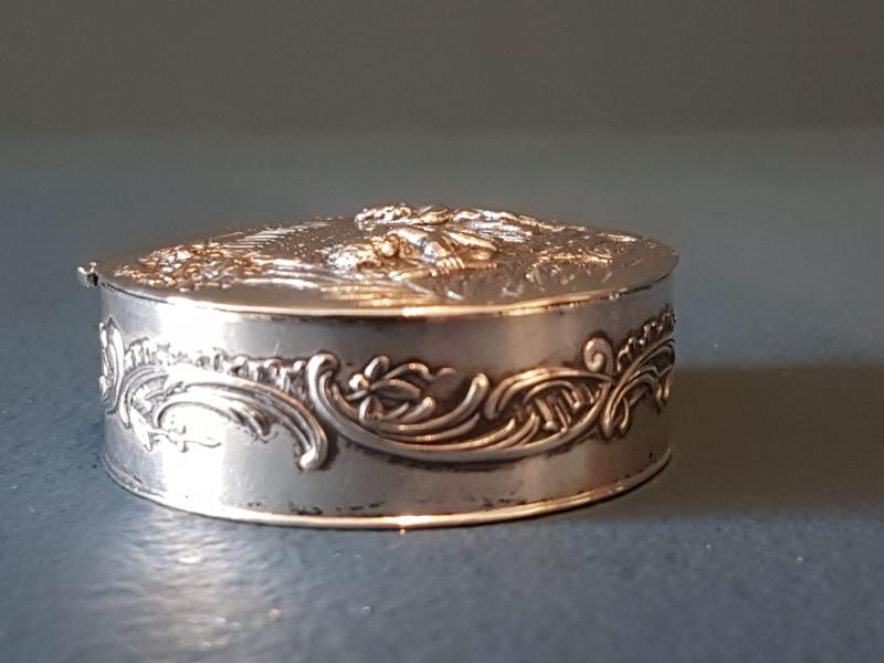 Victorian Embossed Silver Table Snuff Box | Sturmans Antiques
